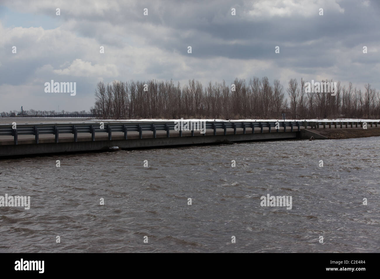 Flood under bridge hi-res stock photography and images - Alamy