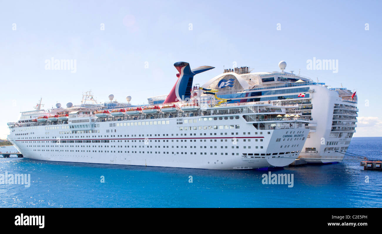 Side view cruise ship liner hi-res stock photography and images - Alamy