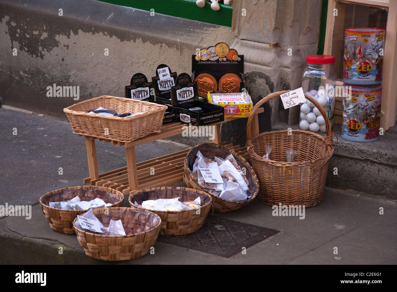 Old fashioned sweets hi-res stock photography and images - Alamy