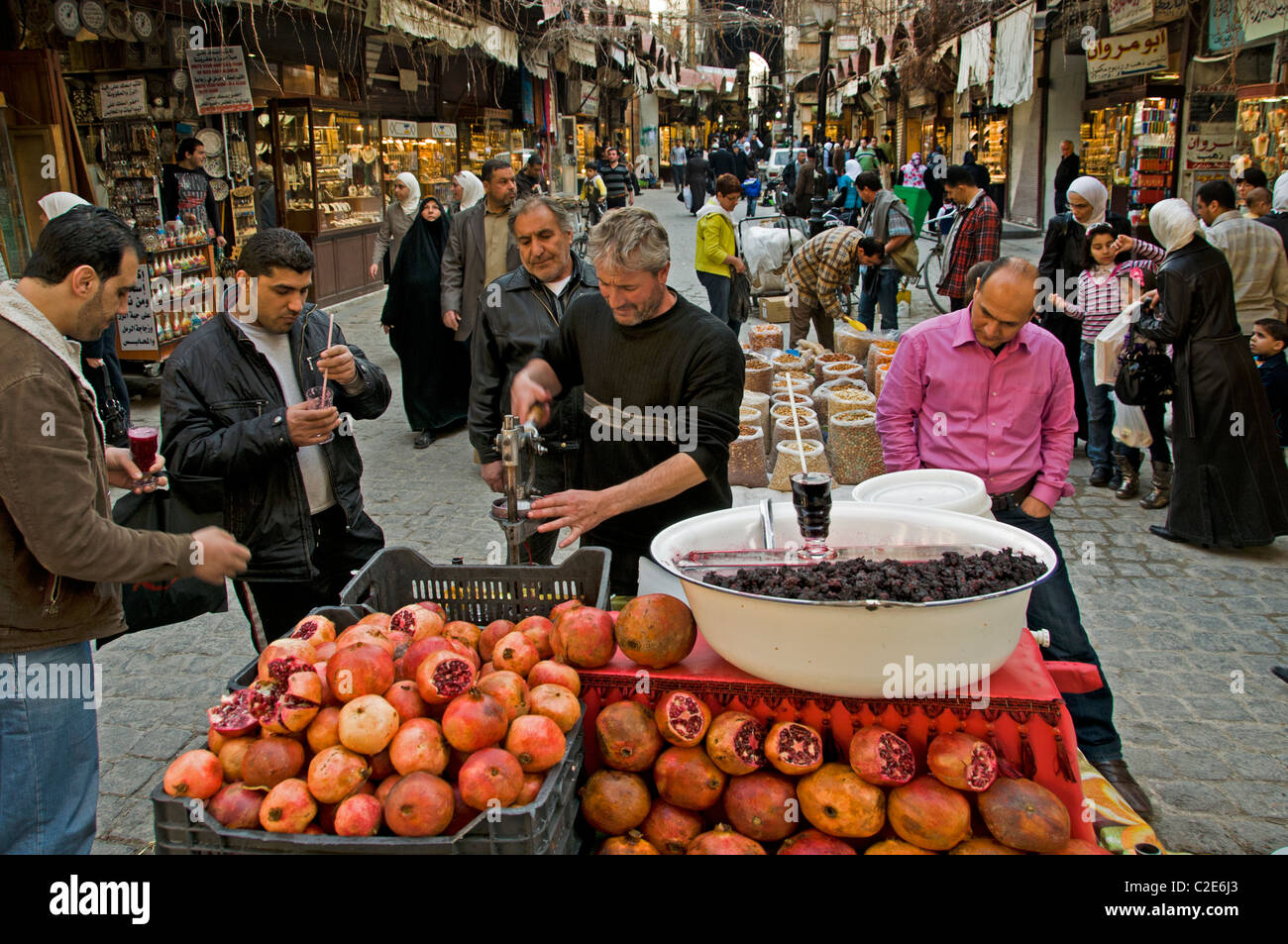 Old Damascus Syria pomegranate fruit juice market Stock Photo - Alamy