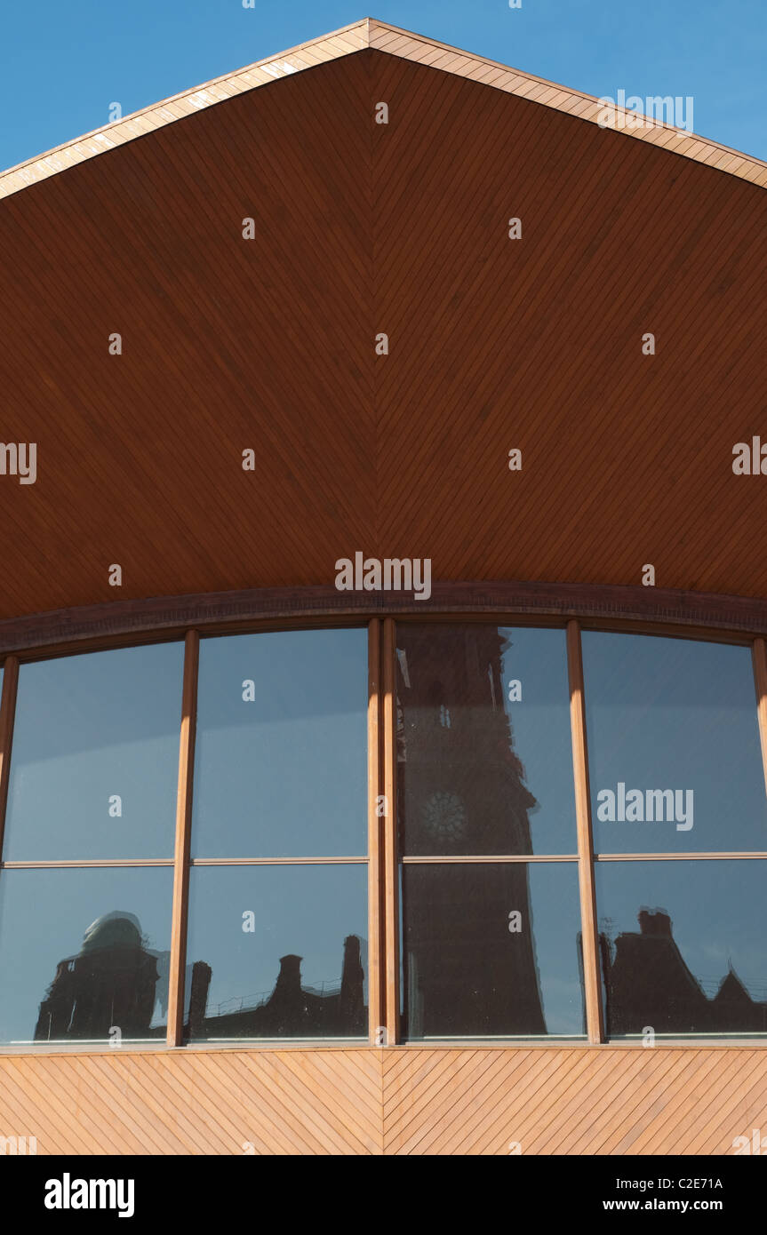 Curved wooden structure hi-res stock photography and images - Alamy