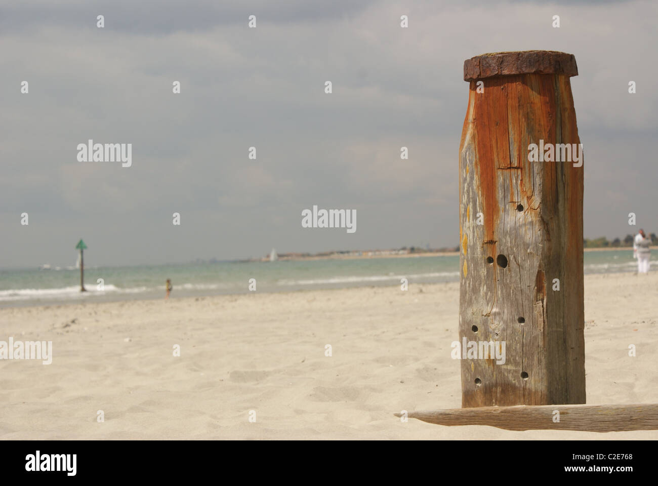 Bollard on beach with sea in background Stock Photo - Alamy