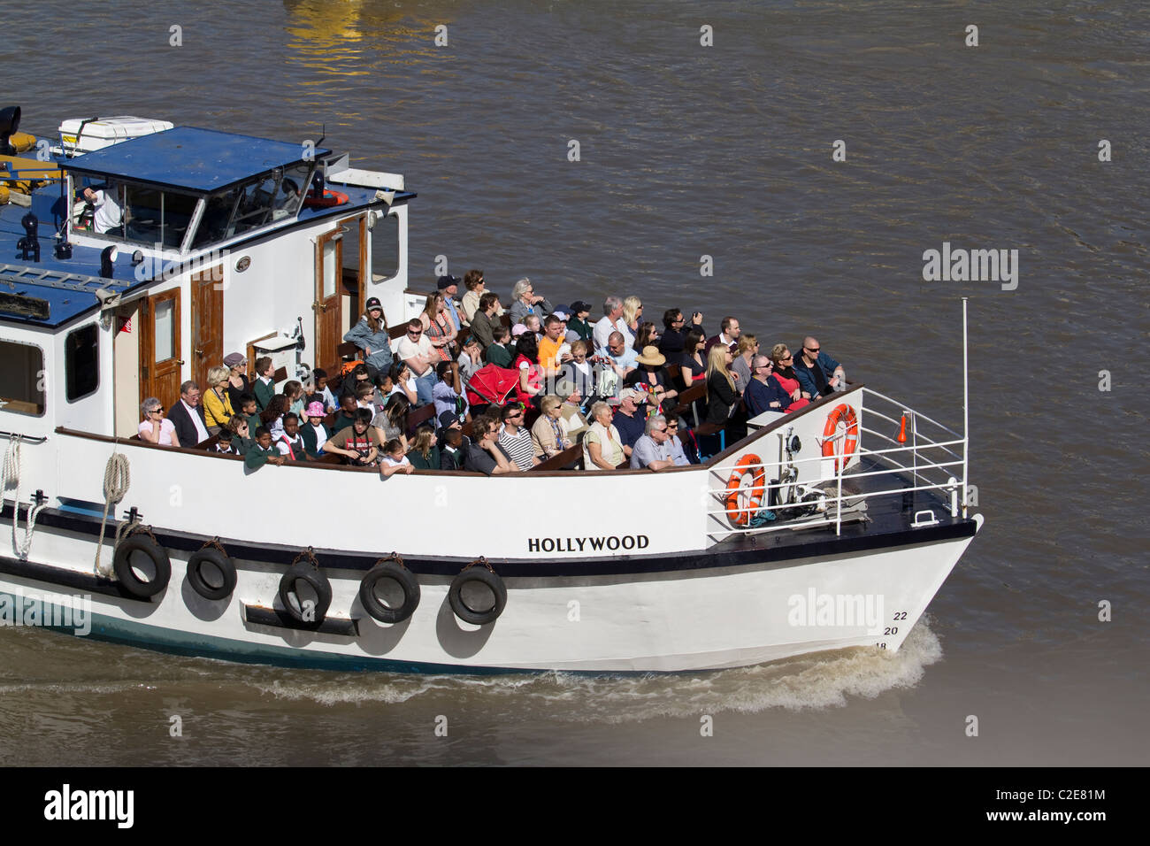 Thames pleasure boat cruise hi-res stock photography and images - Alamy