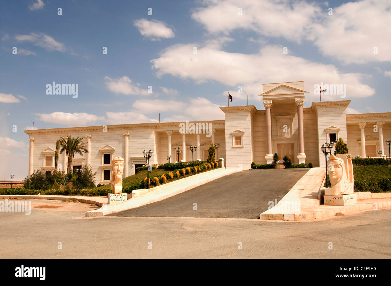 Zenobia queen palmyra syria camel hi-res stock photography and images ...