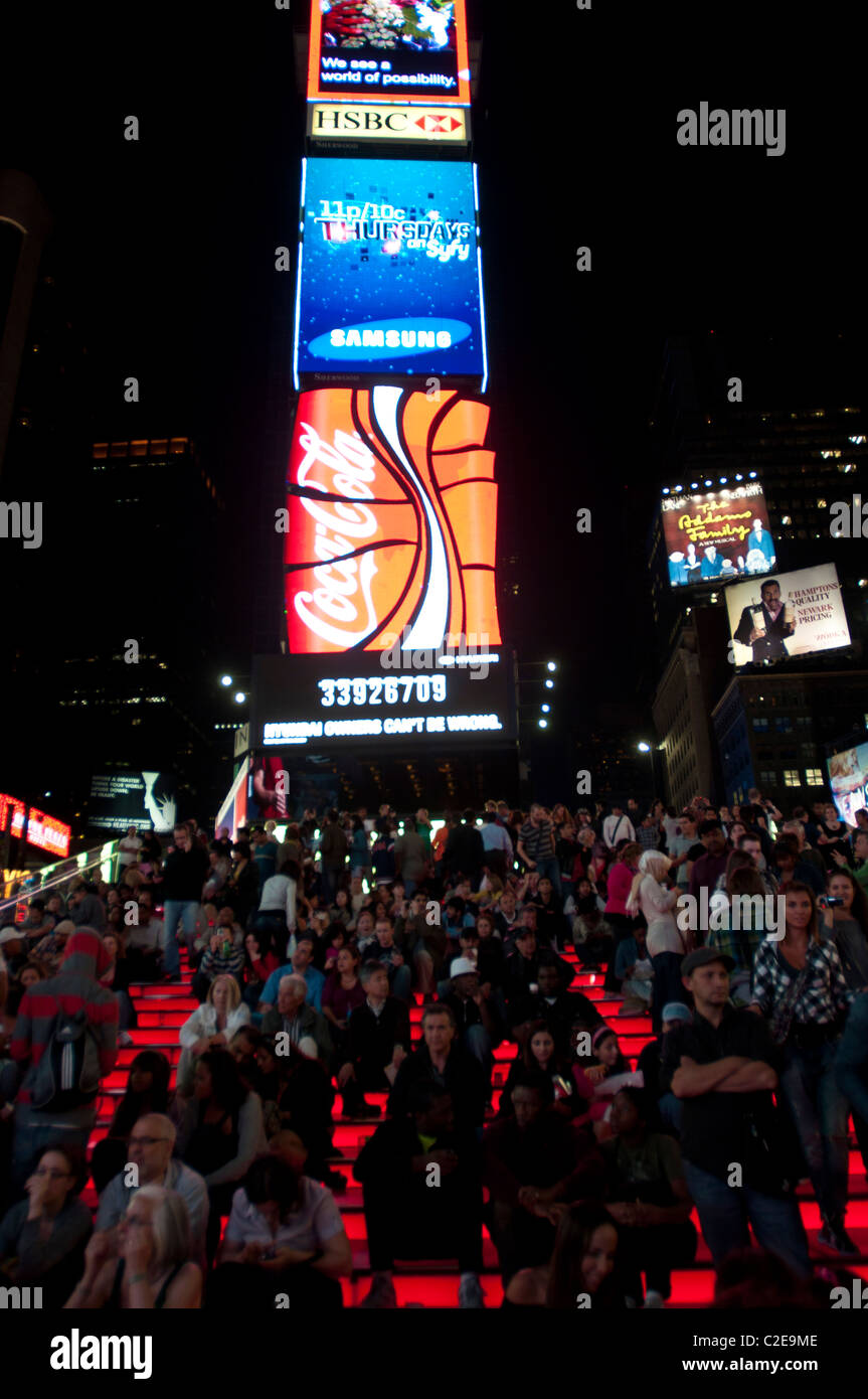 Nyc building stairs night hi-res stock photography and images - Alamy