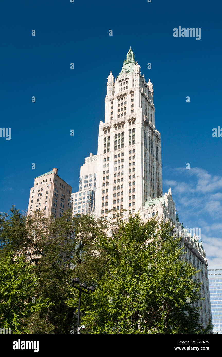 Woolworth building tower with blue sky background, Lower Manhattan, New ...