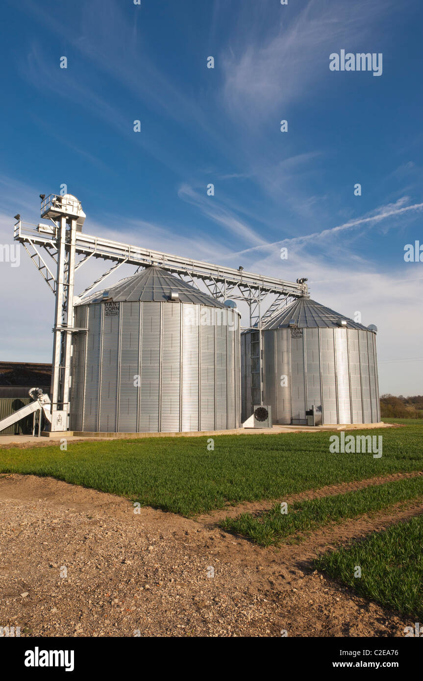 Upright silo hi-res stock photography and images - Alamy