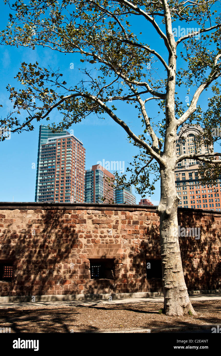 Battery park castle clinton manhattan hi-res stock photography and ...