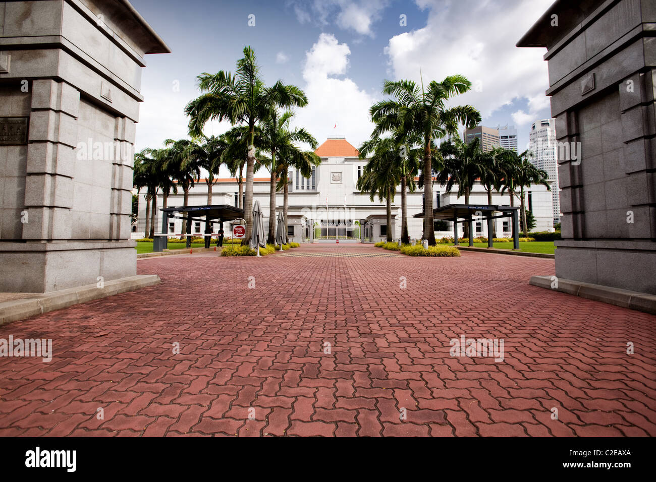 The singapore parliament building main gate Stock Photo - Alamy