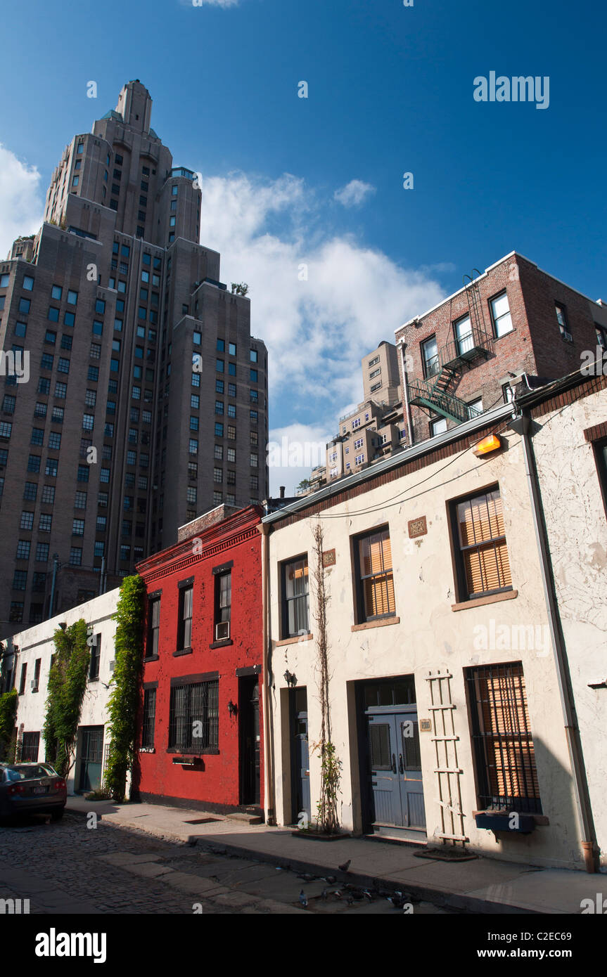 Small building of New York City University at Washington Mews ...