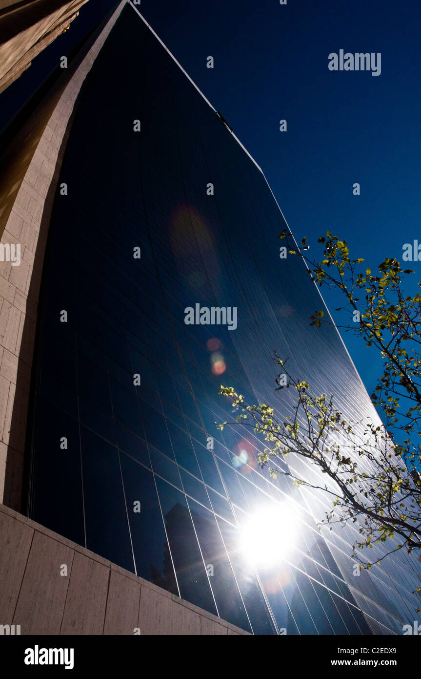 Solow Building with vertical slope, 9 West 57th Street, Manhattan, New ...