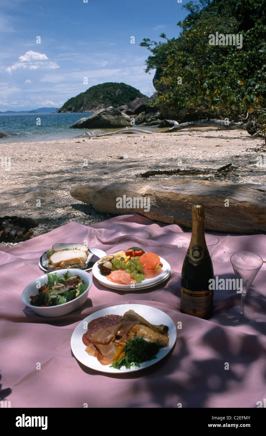 Picnic On Beach Queensland Australia Stock Photo - Alamy