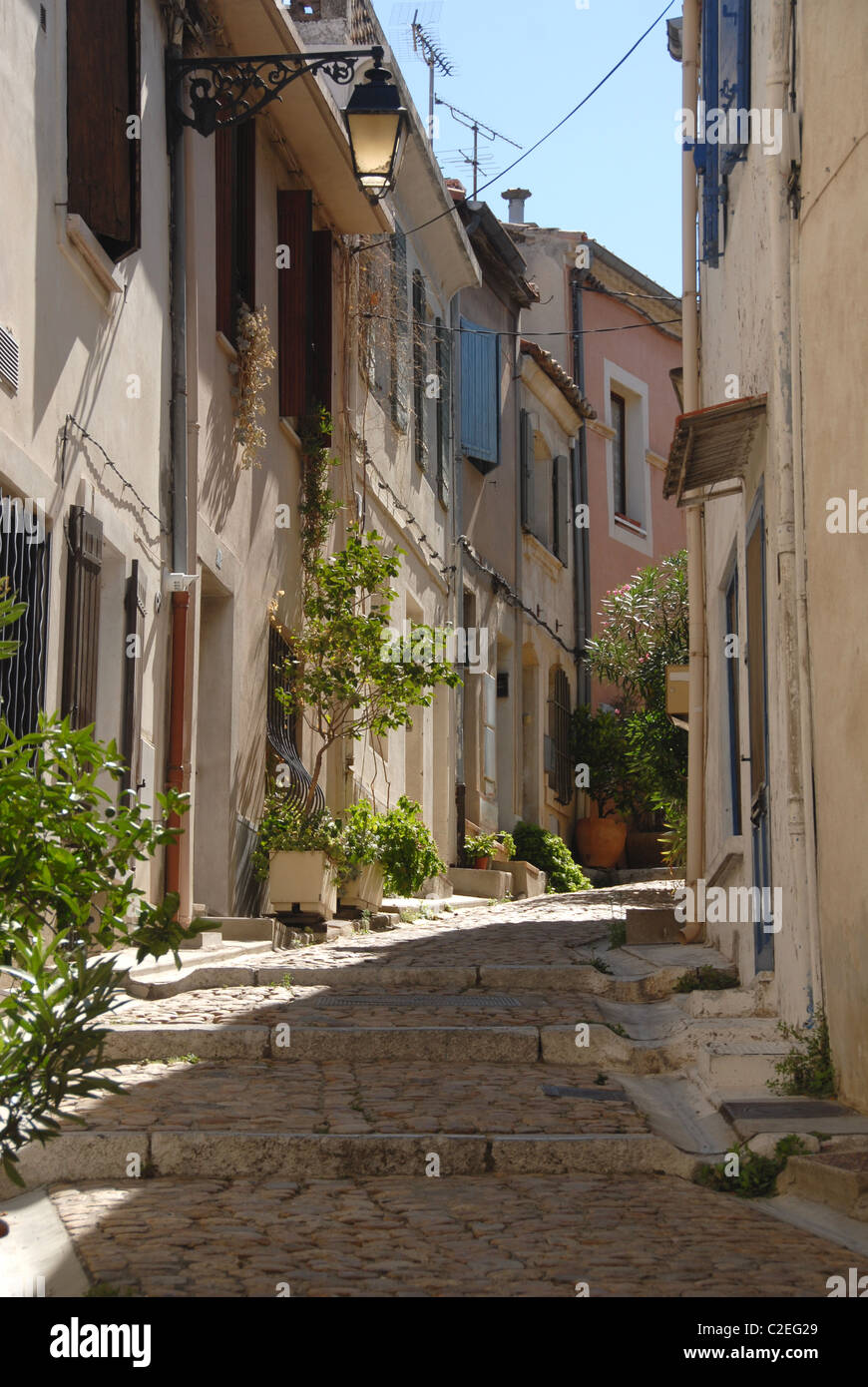 Vieille ville arles hi-res stock photography and images - Alamy