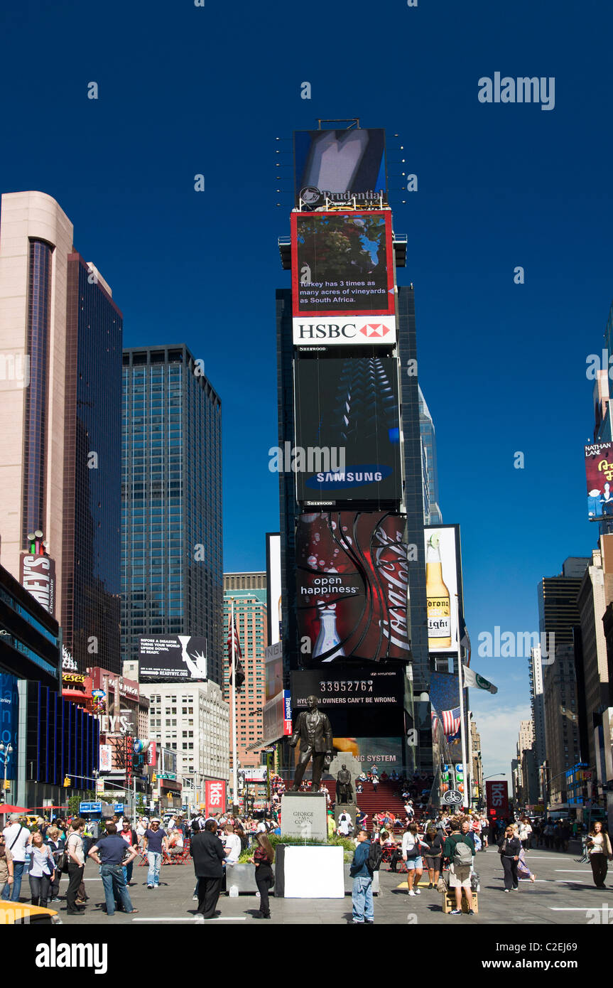 New york times square billboard hi-res stock photography and images - Alamy