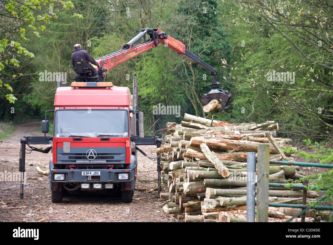 Lorry loading hi-res stock photography and images - Alamy