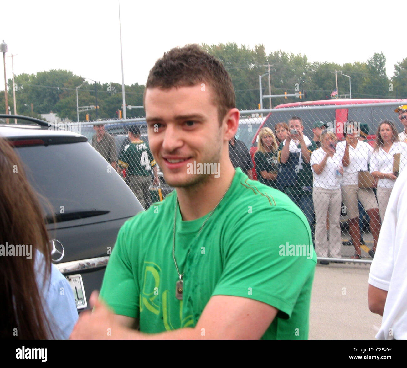 Justin Timberlake SPORTS FAN TIMBERLAKE TREATS BIEL TO BEER AND ...