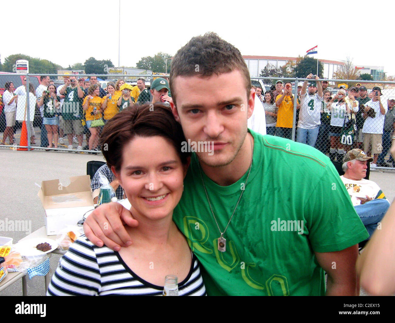 Justin Timberlake and Fan SPORTS FAN TIMBERLAKE TREATS BIEL TO BEER AND ...