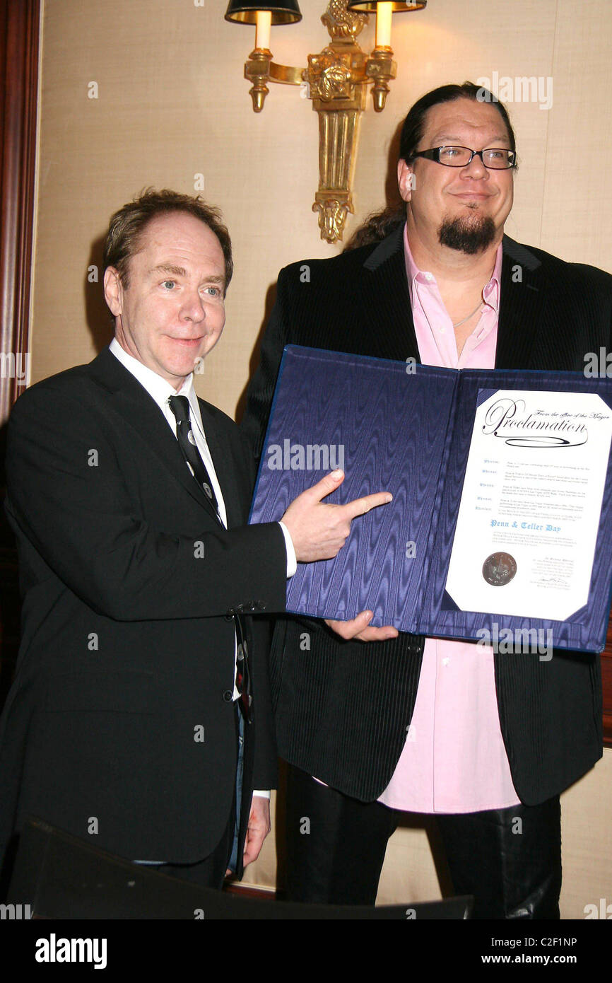 Raymond Teller and Penn Jillette Entertainment duo Penn and Teller ...