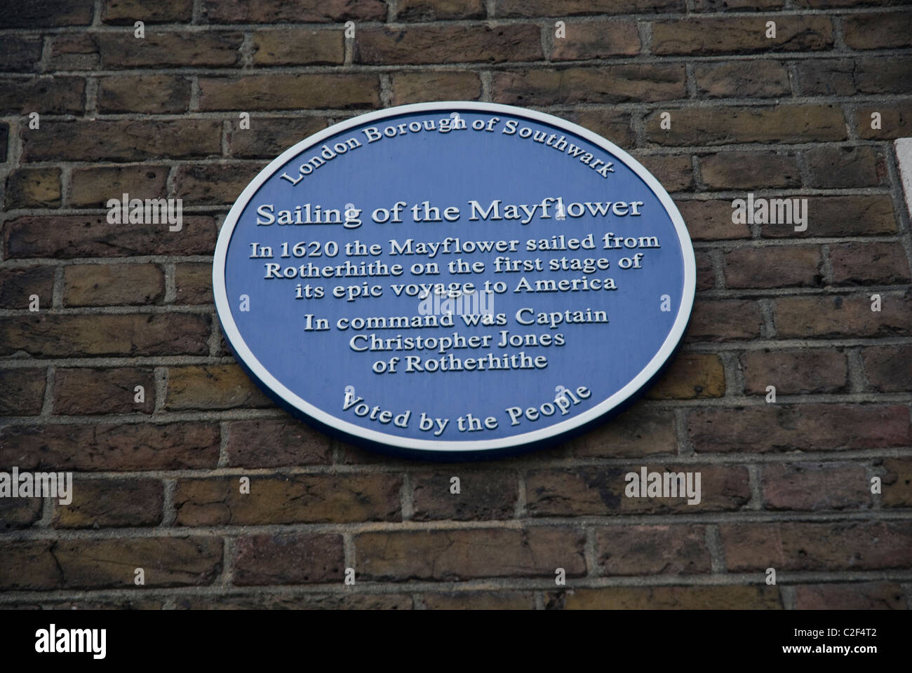 Blue plaque commemorating the sailing of the Mayflower Rotherhithe ...