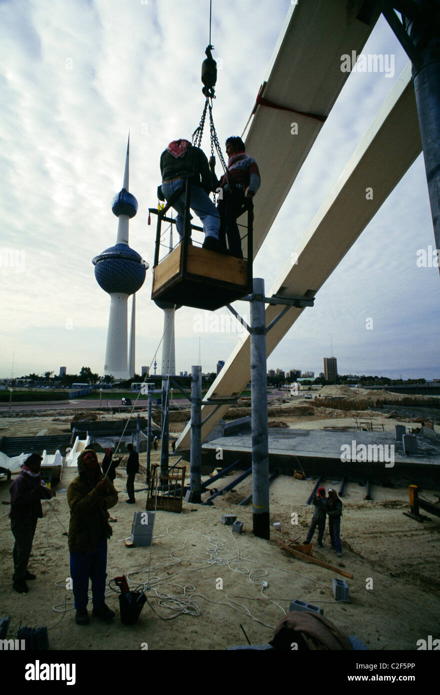 Construction Workers Kuwait High Resolution Stock Photography and ...