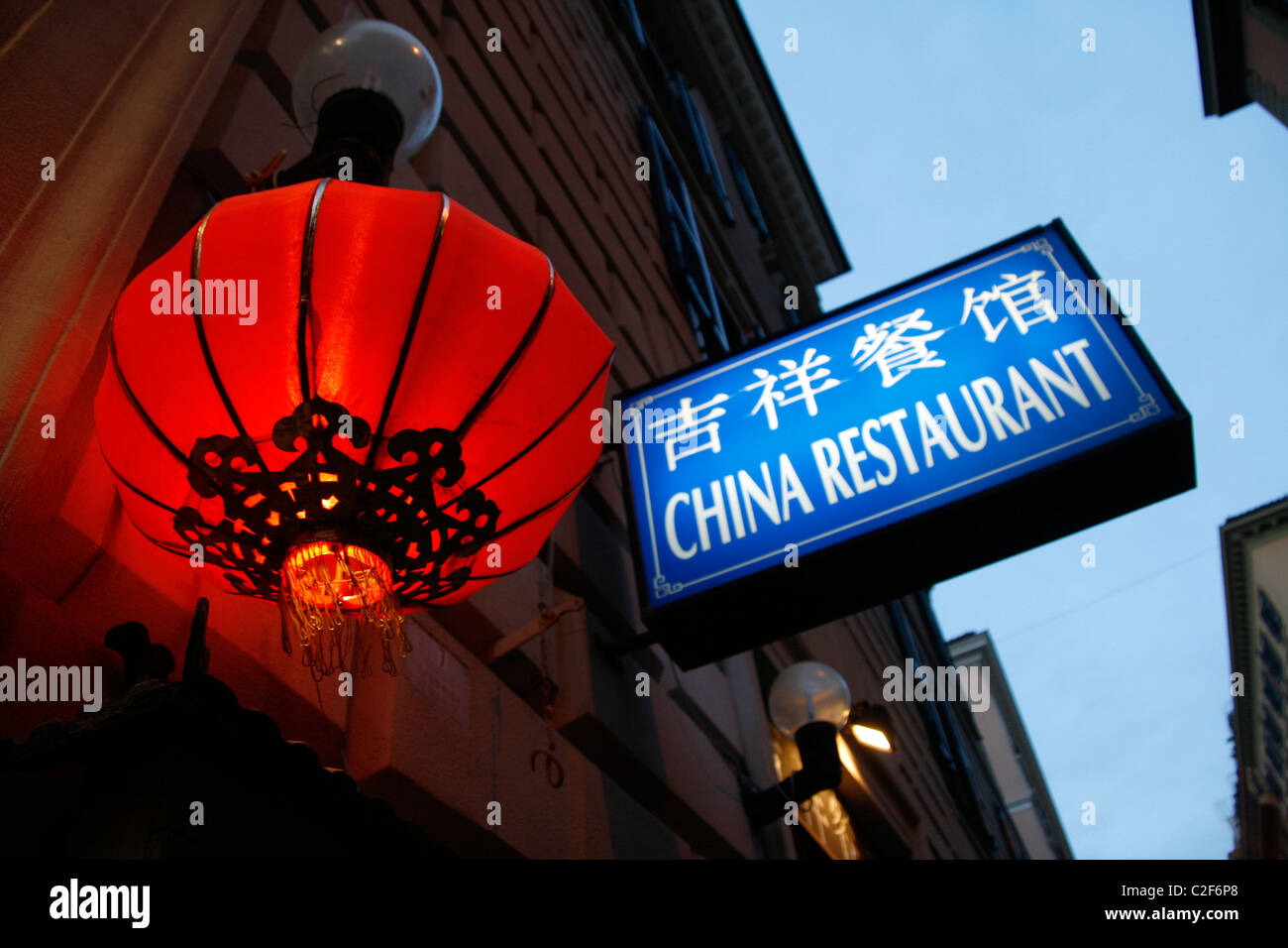 Notice on street light pole hi-res stock photography and images - Alamy