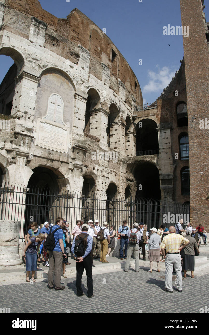 the colosseum coliseum amphitheatre wall facade, rome Stock Photo - Alamy