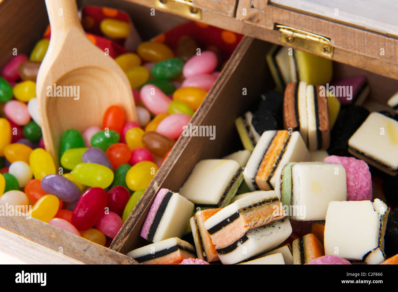 Bar shelve hi-res stock photography and images - Alamy