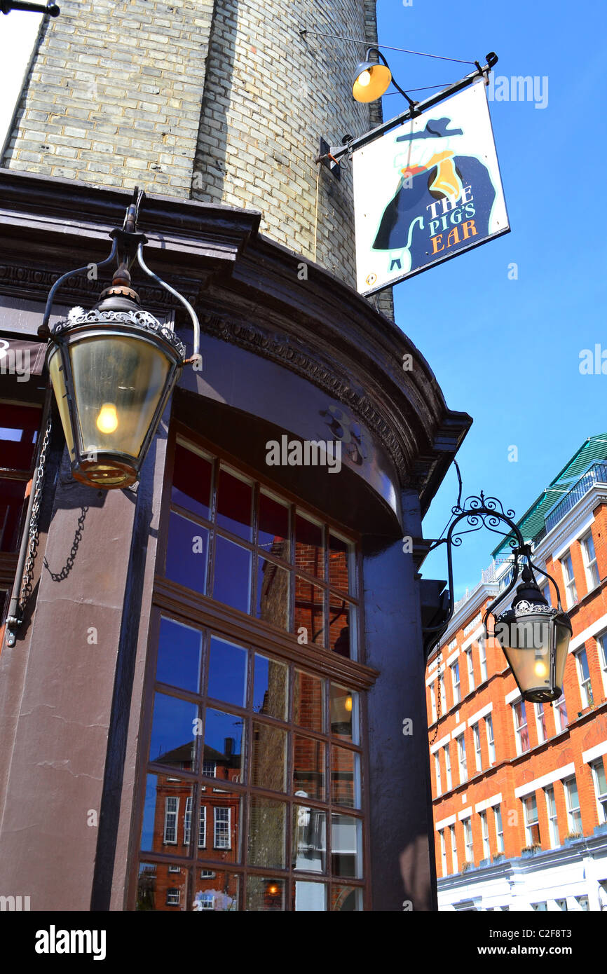 Pig's ear pub hi-res stock photography and images - Alamy