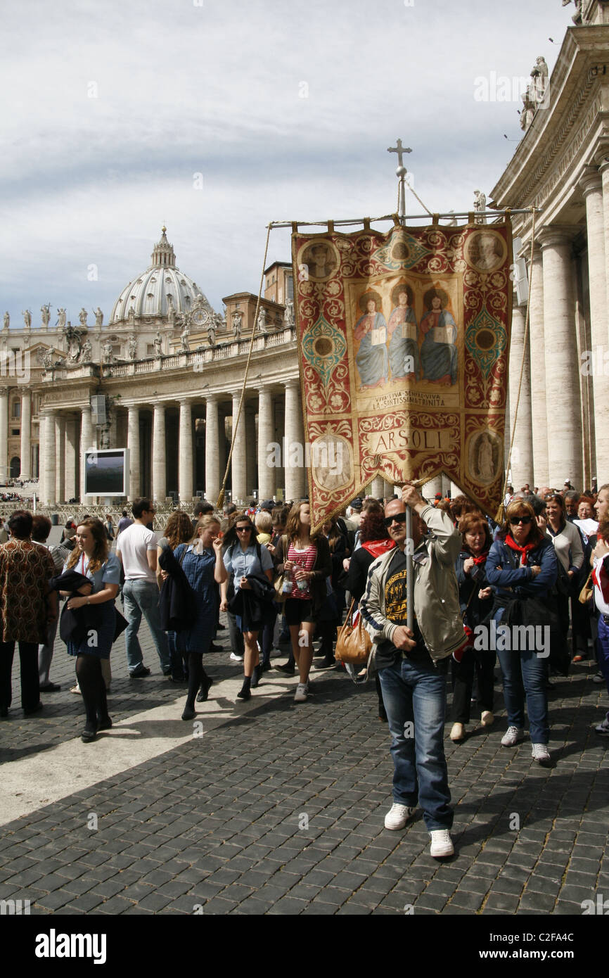 pilgrims from arsoli in the vatican square rome, italy Stock Photo - Alamy