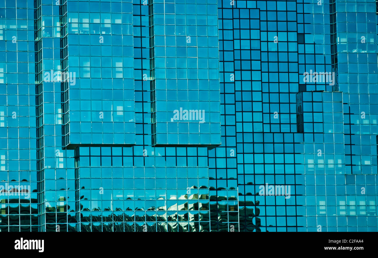 The face of a mirrored glass building Stock Photo - Alamy