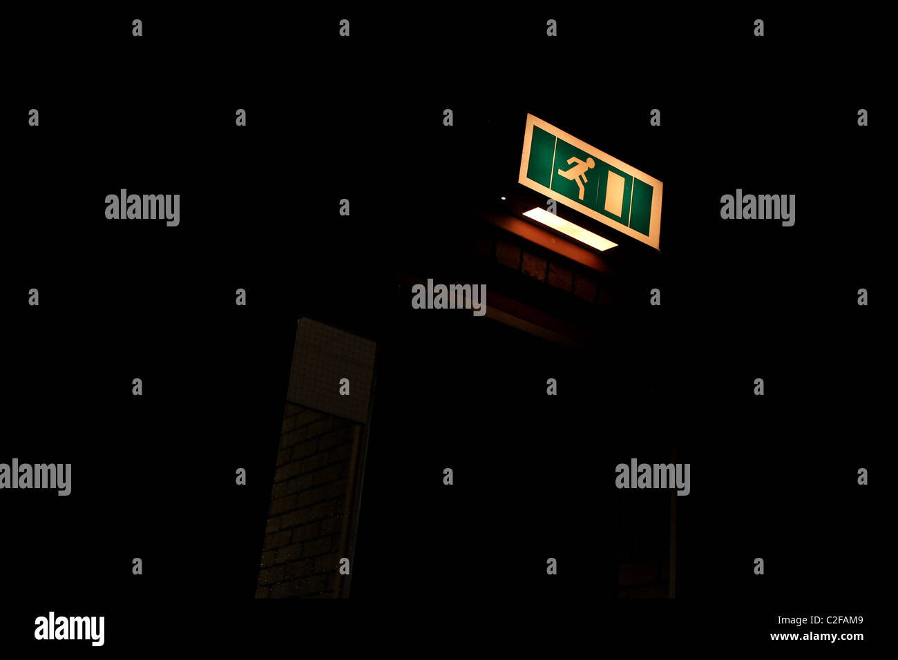 Fire exit sign uk hi-res stock photography and images - Alamy