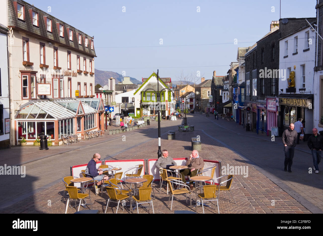 Keswick, Cumbria, England, UK. An outdoor cafe in quiet pedestrian ...