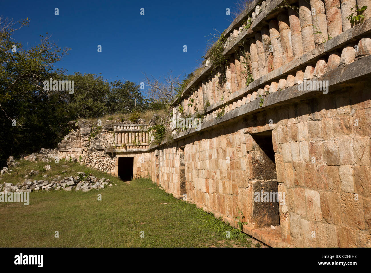 Mayan architecture columns mexico hi-res stock photography and images ...