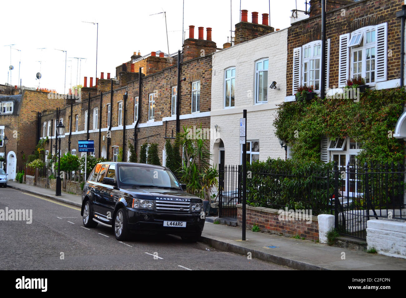 Rural feeling in Knightsbridge Village, London, UK ARTIFEX LUCIS Stock ...