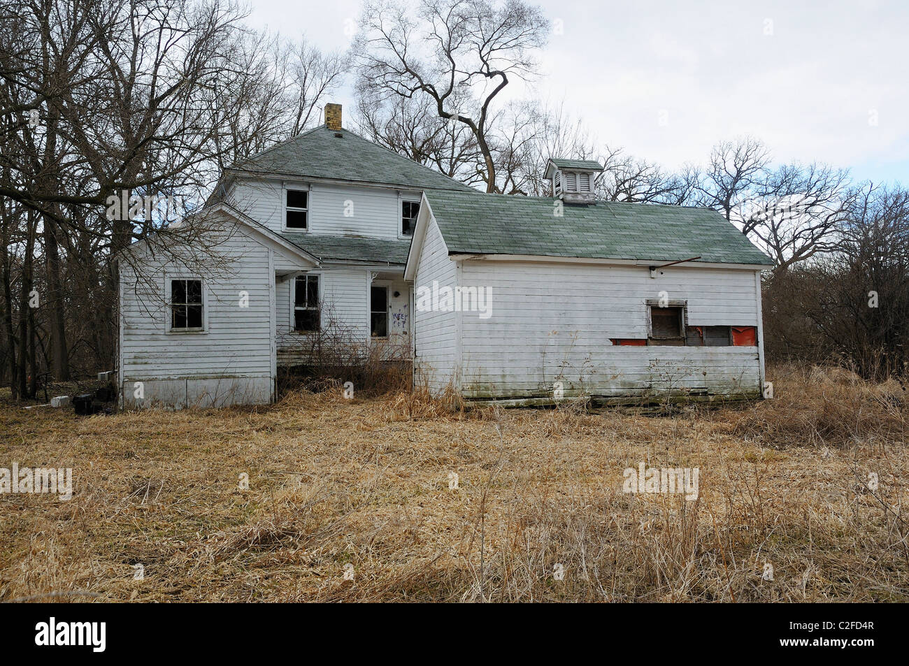 Old abandoned farm house Stock Photo - Alamy