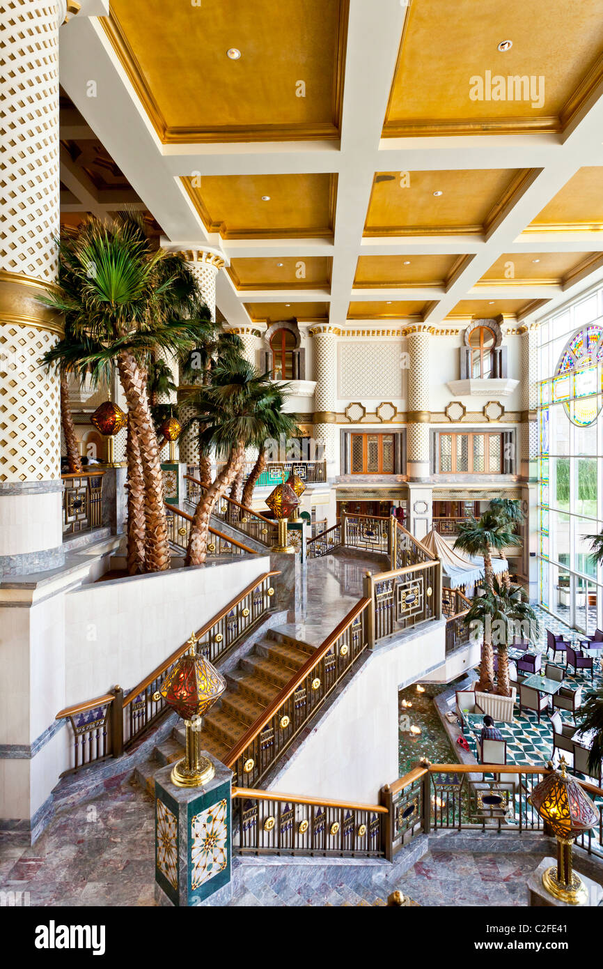 Interior decorative architecture of the Grand Hyatt Hotel in Muscat ...