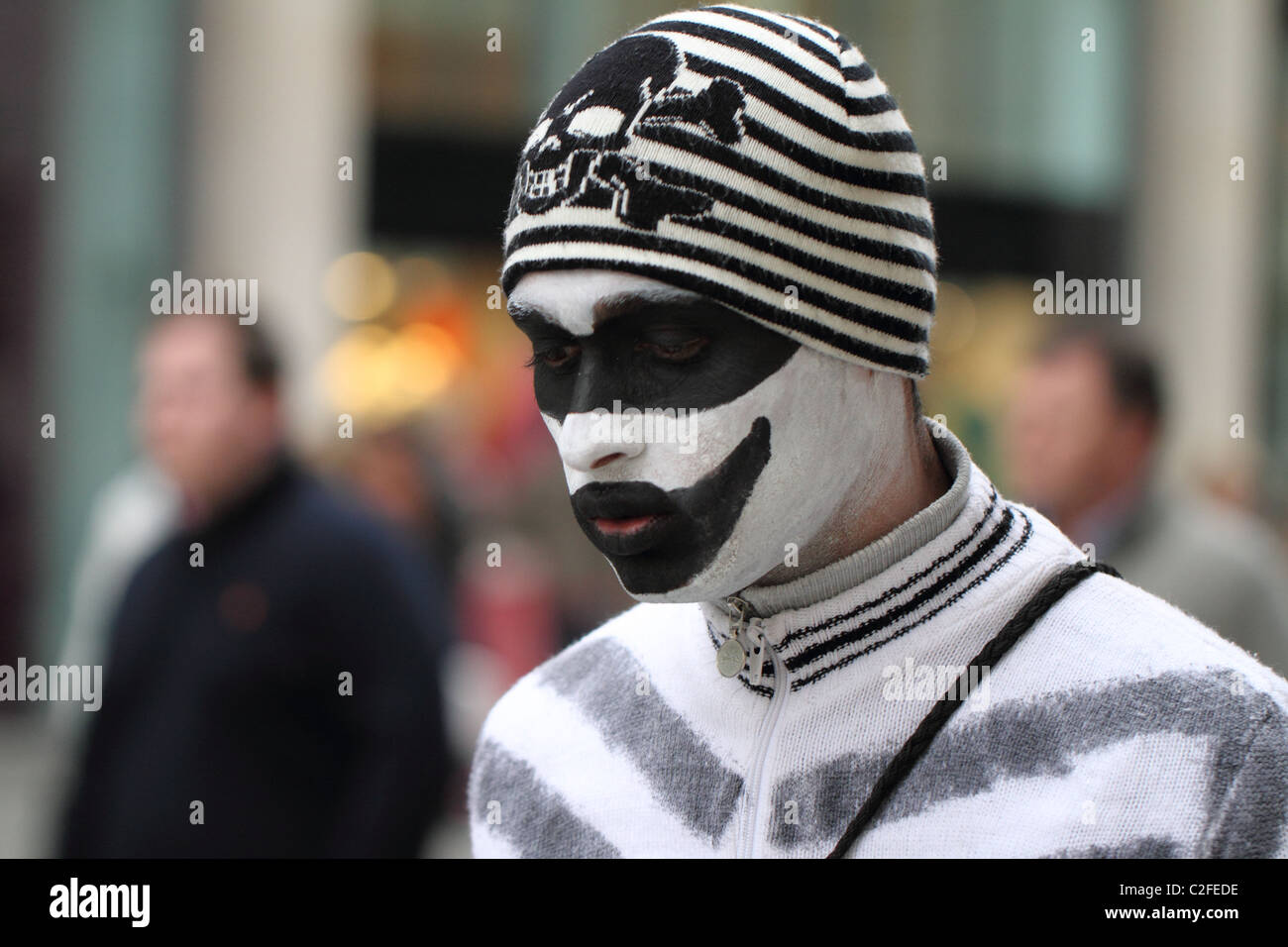 Manchester performer hi-res stock photography and images - Alamy