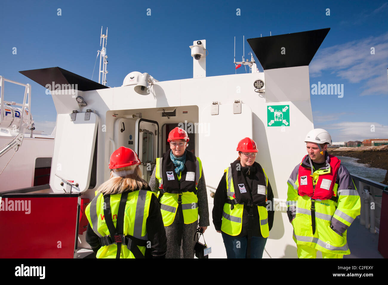 Offshore worker ppe hi-res stock photography and images - Alamy