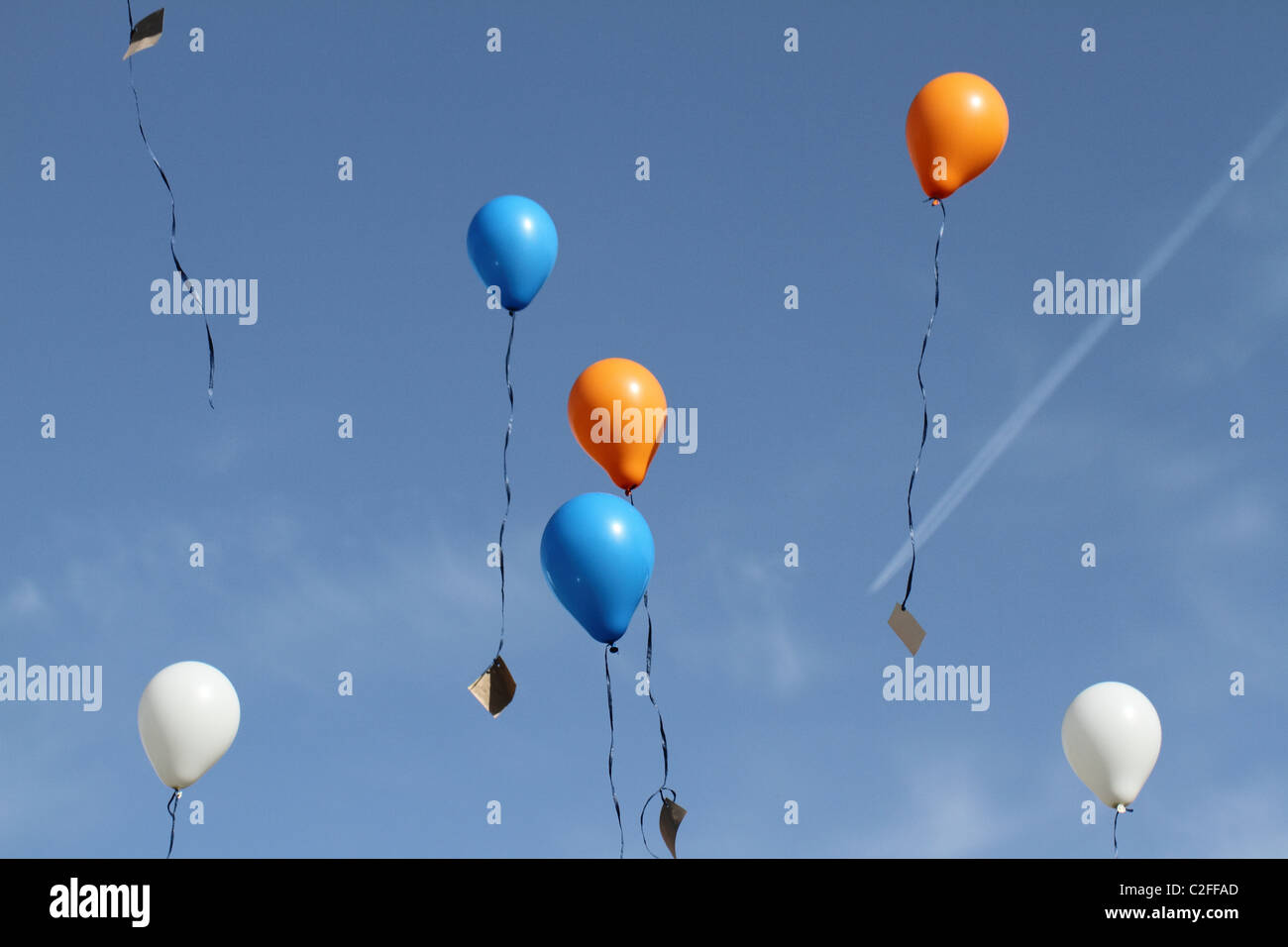 Release balloon hi-res stock photography and images - Alamy