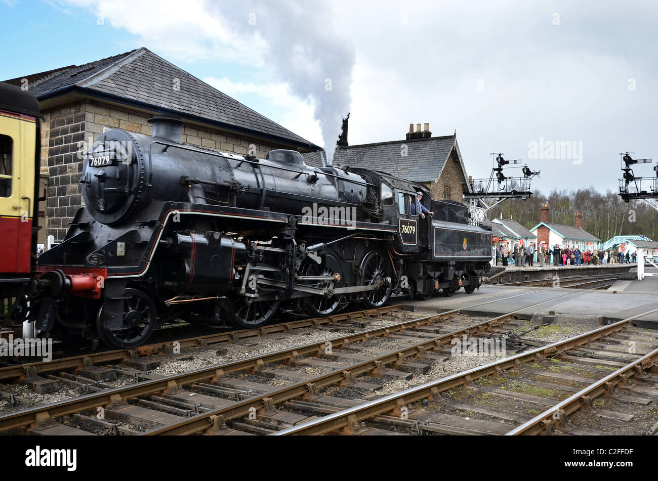 NYMR Engine 76079 entering Grosmont Station to take passengers on to ...