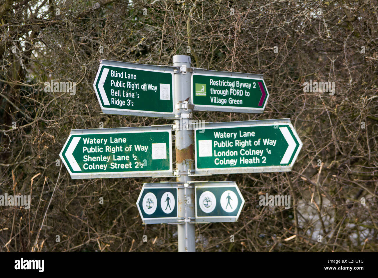 Footpath signs hi-res stock photography and images - Alamy
