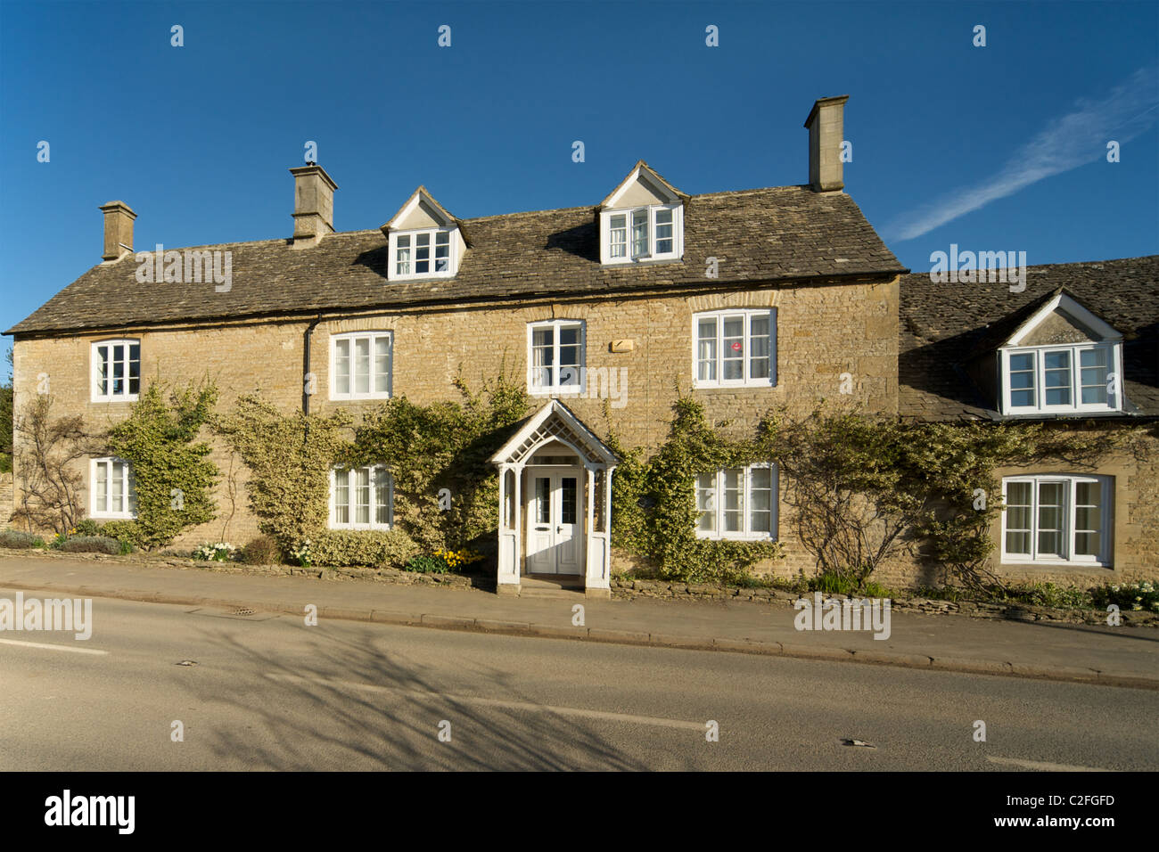 Traditional cottage, Lower Swell, the Cotswolds, England, UK Stock ...