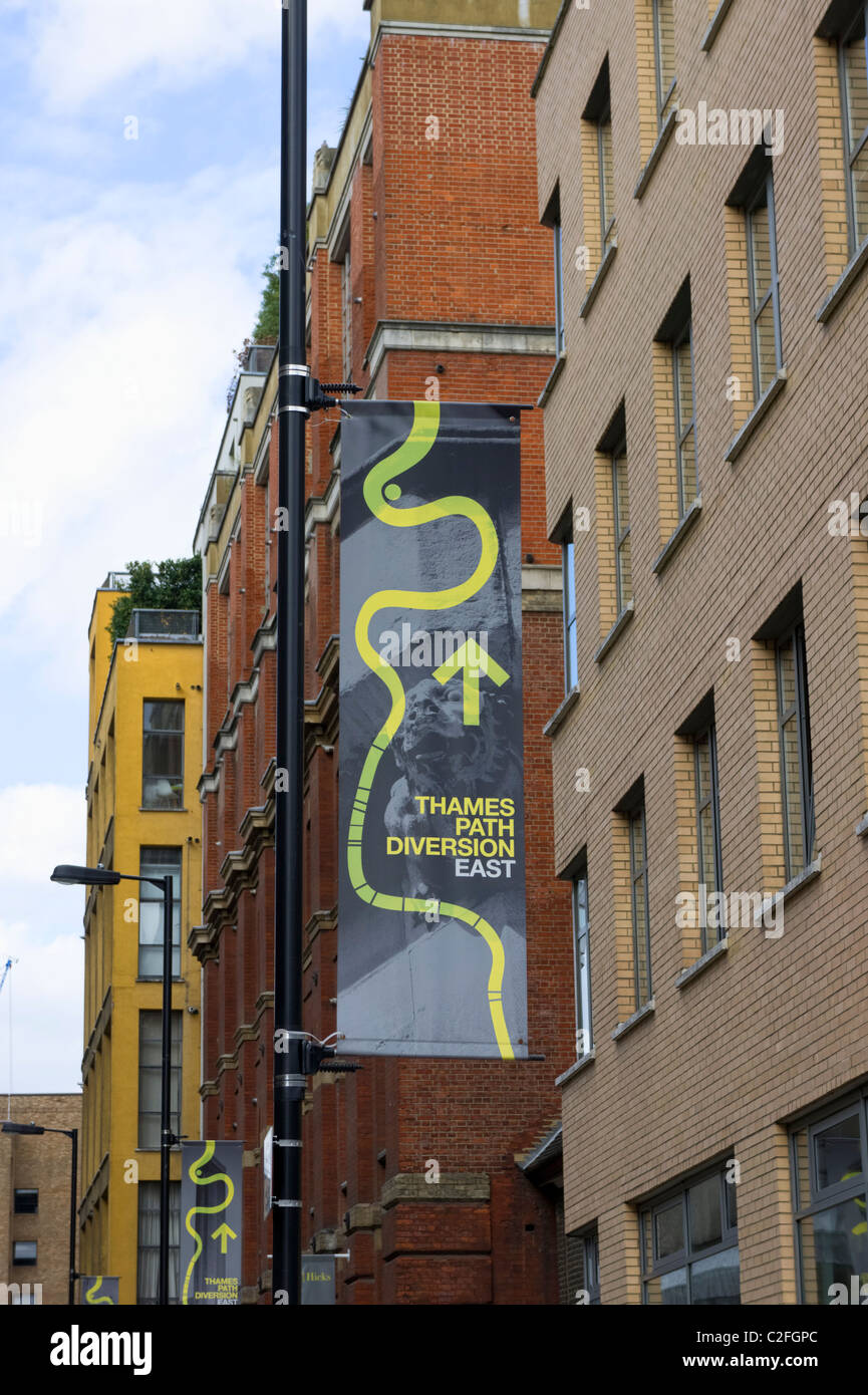 Diversion sign london hi-res stock photography and images - Alamy