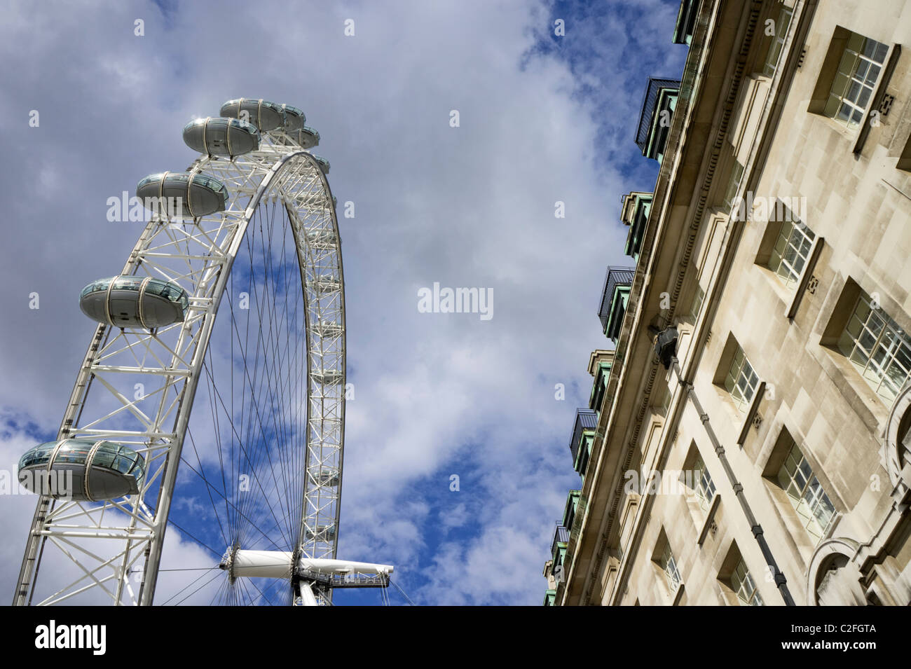 Cloudy blue sky london hi-res stock photography and images - Alamy