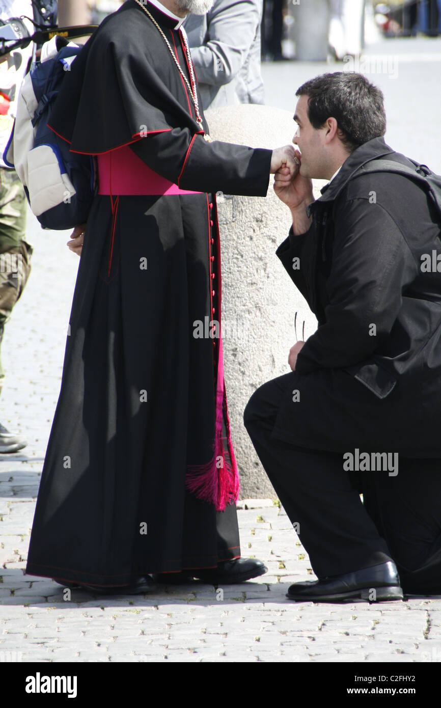 priest in saint peter's square, vatican, rome Stock Photo - Alamy