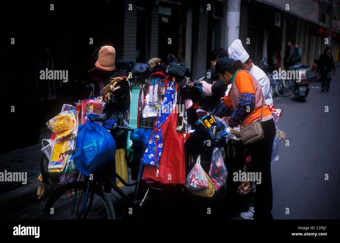Street trader Shanghai China Stock Photo - Alamy