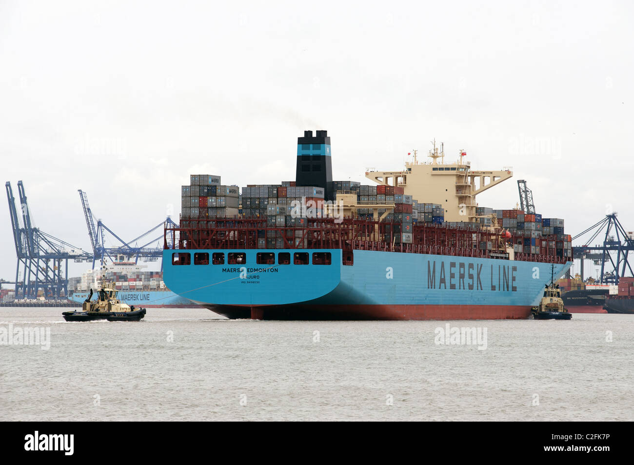 Maersk Edmonton container ship arriving at the port of Felixstowe ...