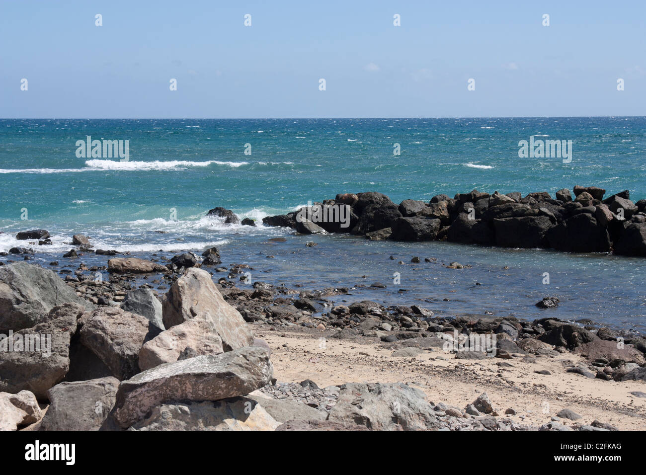 Rock outcrop at the beach hi-res stock photography and images - Alamy