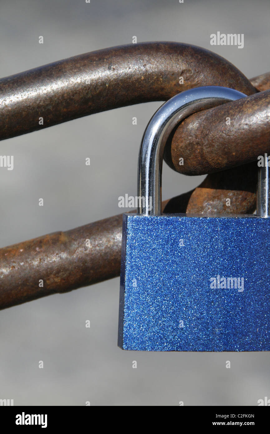 Infinity lock hi-res stock photography and images - Alamy
