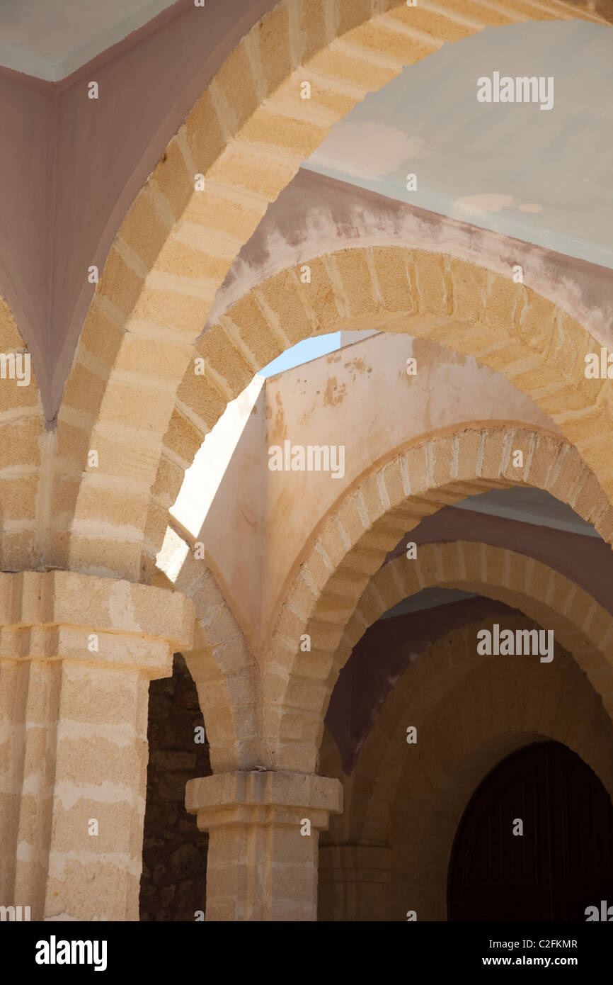Brick stone arches hi-res stock photography and images - Alamy